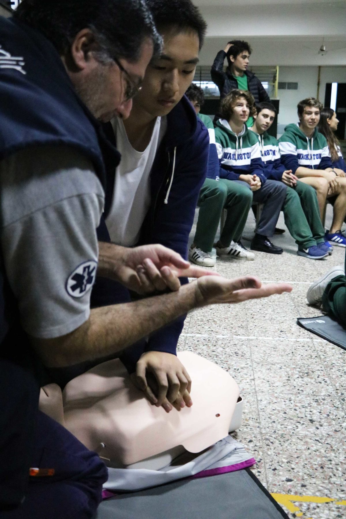 Estudiantes del Washington School recibieron una capacitación de RCP de ...